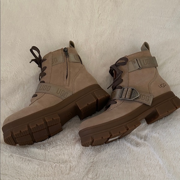 UGG | Shoes | Ugg Beige Combat Boots | Poshmark